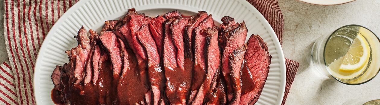 Cross Rib Roast with Sweet Potatoes and Barbecue Sauce – West IGA